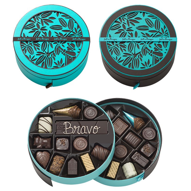Blue or brown rond box 26 assorted chocolates with tiny slab